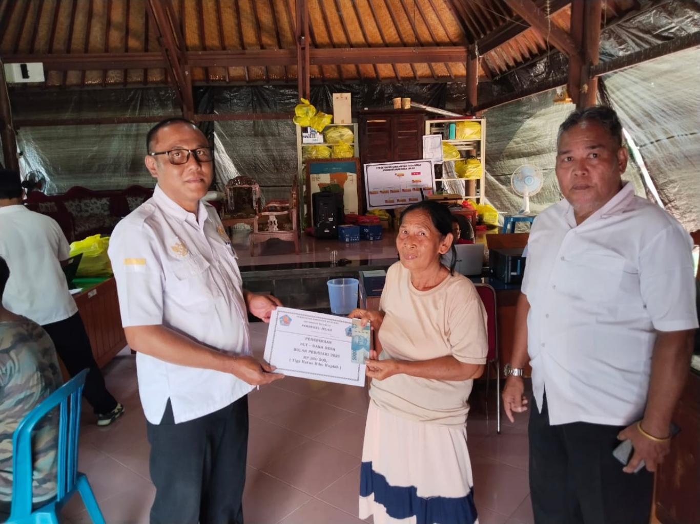 PEMBAGIAN BLT DANA DESA TAHAP I DAN TAHAP II BULAN JANUARI DAN FEBRUARI ...
